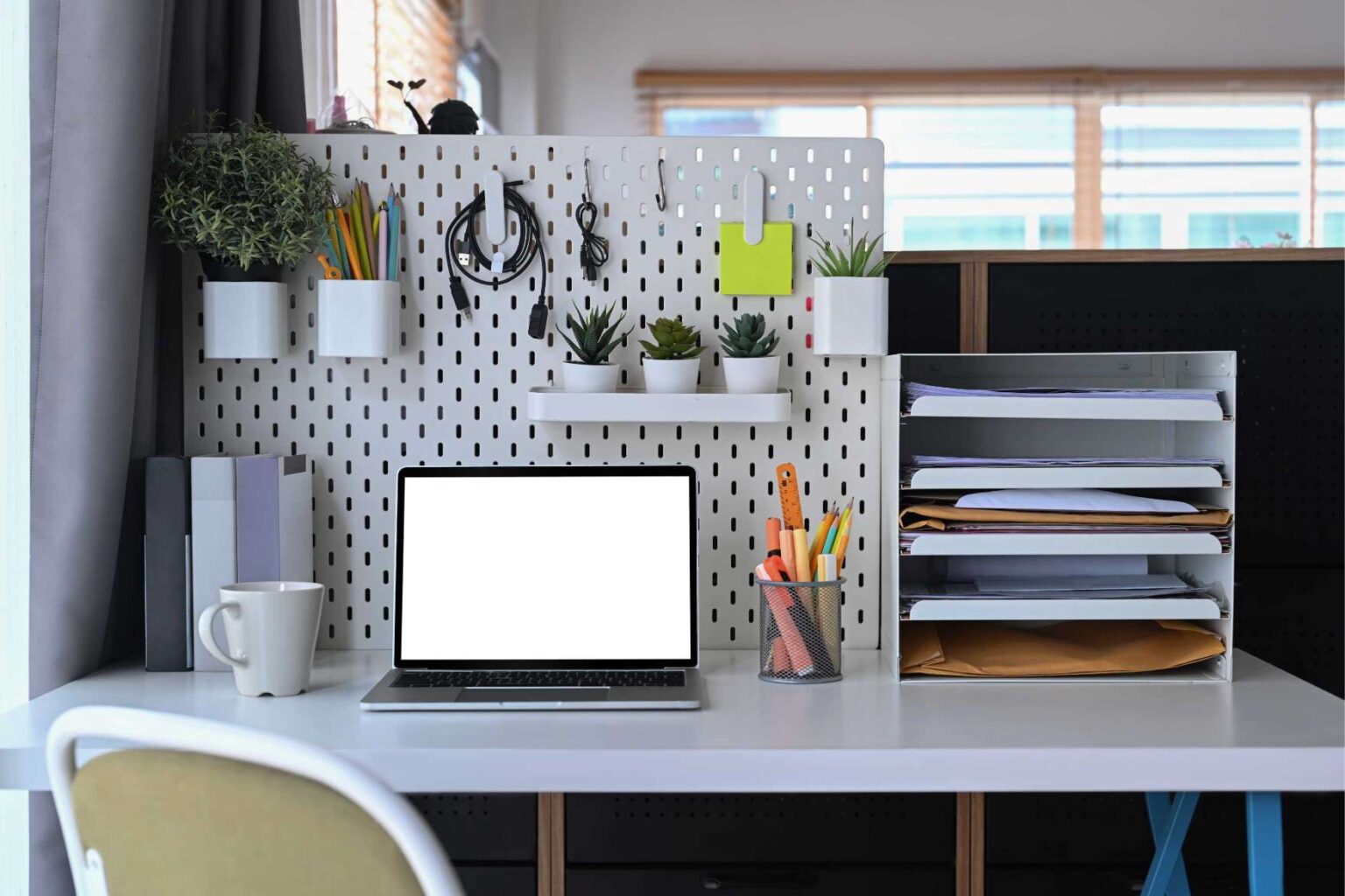 Desk Organization Ideas for Coworking Spaces